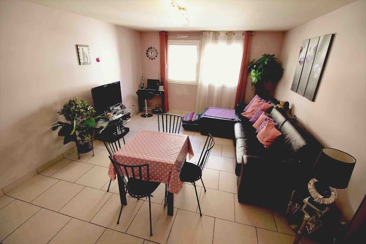 Bel Appartement à 5 Min De La Mer ! - Aéroport de Nice Côte d'Azur (NCE)