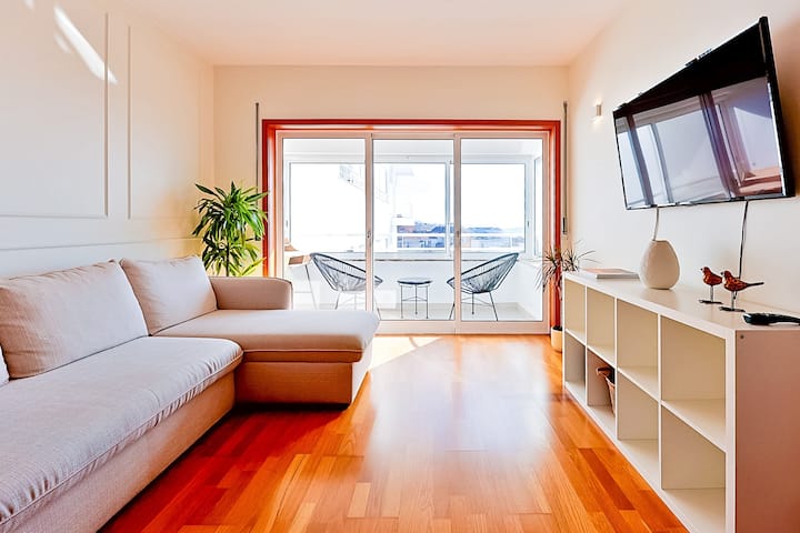 The Olivia @ Inside Parking + Lift + Fast Internet - Porto