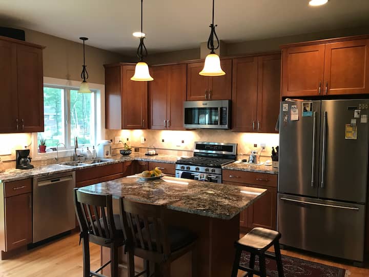 Charming Comfortable Room In A New Home - Albany, NY