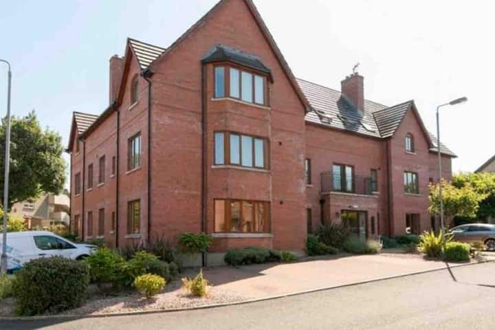 Modern En-suite Double - Helen's Bay