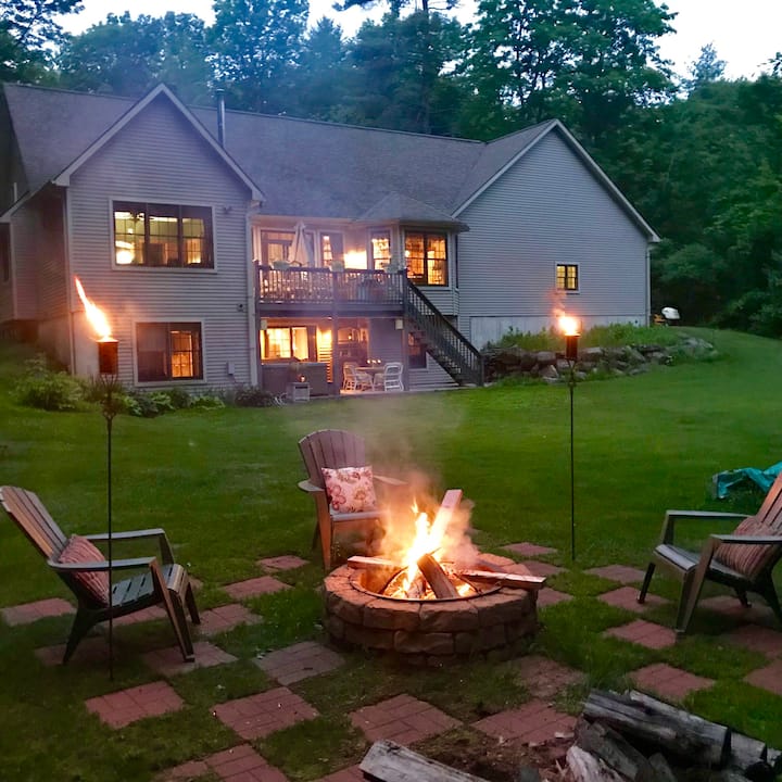 Hot Tub 2 Br King Suite In Lake George - Lake George, NY