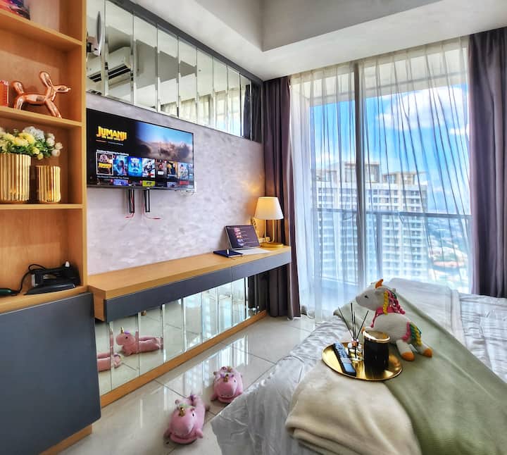 Ace By San | Luxury Queen Size Bed Connecting Mall - Jakarta
