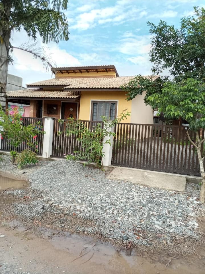 Casa Temporada Com Ar Condicionado E Roupa De Cama - Itapoá