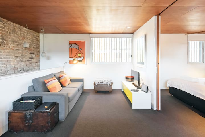 Elegant Loft In Converted Farmhouse - Surry Hills