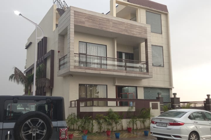 Palm Villa (Pvt.room Or Entire Floor Both Options) - New Chandigarh