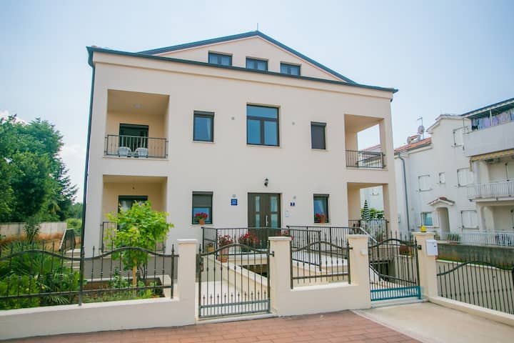 108 M² Appartamento ∙ 3 Camere Da Letto ∙ 5 Ospiti - Cittanova