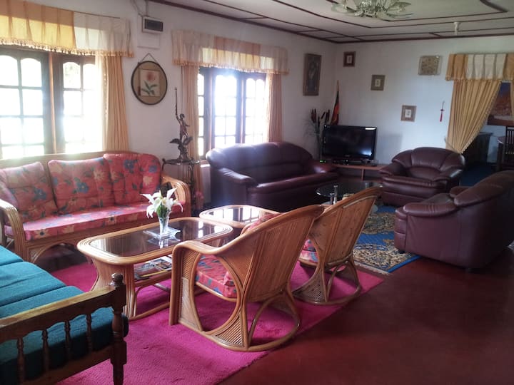 Andrews Lodge (2) - King Bed With Pvt Bathroom - Nuwara Eliya