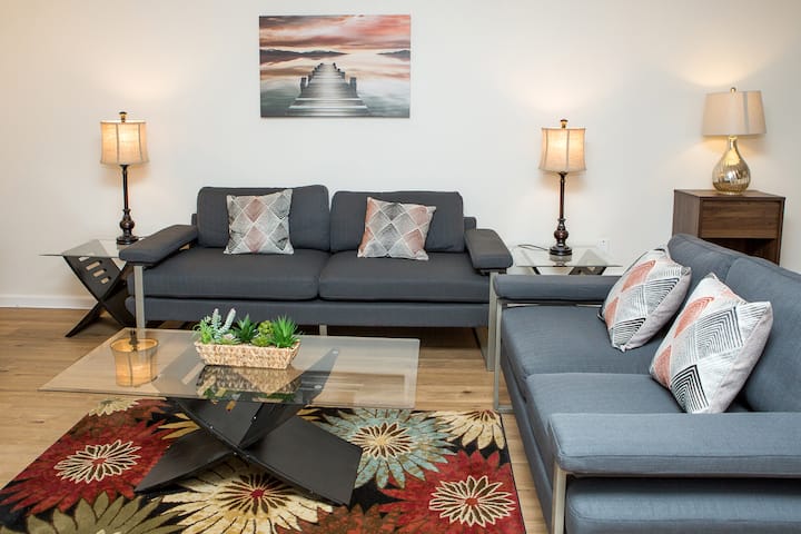 Elaborate Hollywood Studio - Fully Furnished - Los Angeles, CA