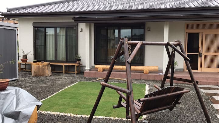Sozensya 駅、高速インターに近い新築日本家屋です。庭が広く、Bbqも楽しめます。 - 가케가와시