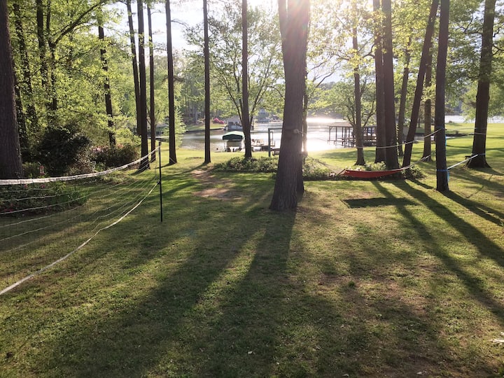 Lake Front Ranch, Sleeps 14+ W/dock & Boat Parking - North Carolina