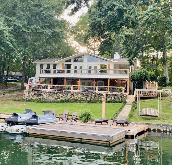 Lake Me Away! Waterfront, Clean, Well Stocked - Lake Martin, AL