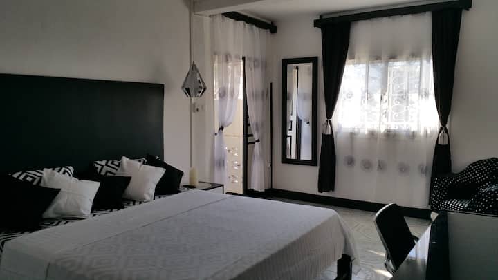 The Madina, Silverlight Room - airport 2 steps away - Houses for Rent ...