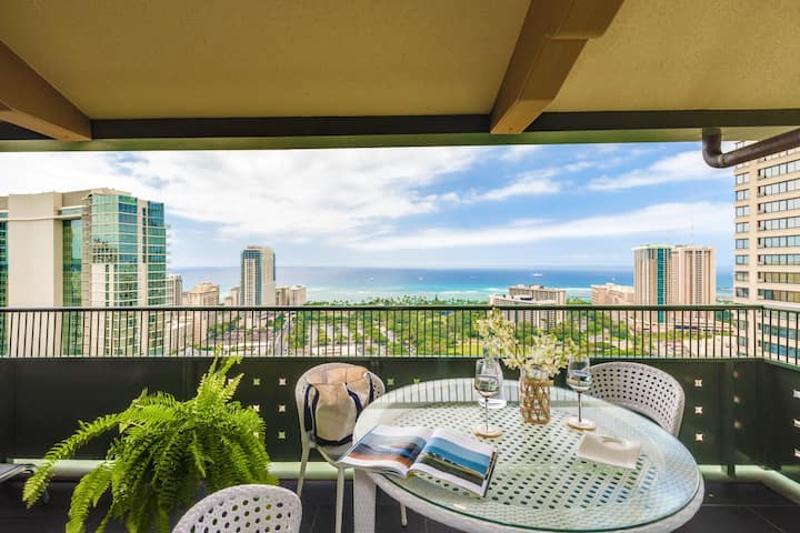 Luxury Waikiki Penthouse Ocean Views Parking Pool/hot Tub - Kailua, HI