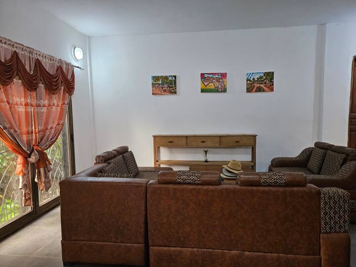 Villa Sur 2 Niveaux Pour 8 Personnes - Conakry