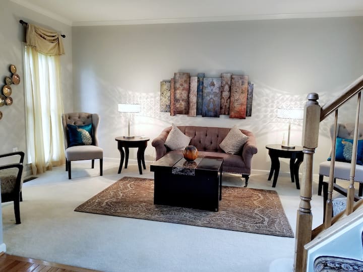 Serene Home, Spa Amenities, Patios, Gym/game Room - Clifton, VA