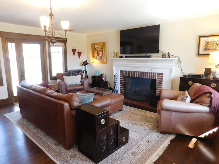 Super Host! - Cozy Family Cottage - Falls Church, VA