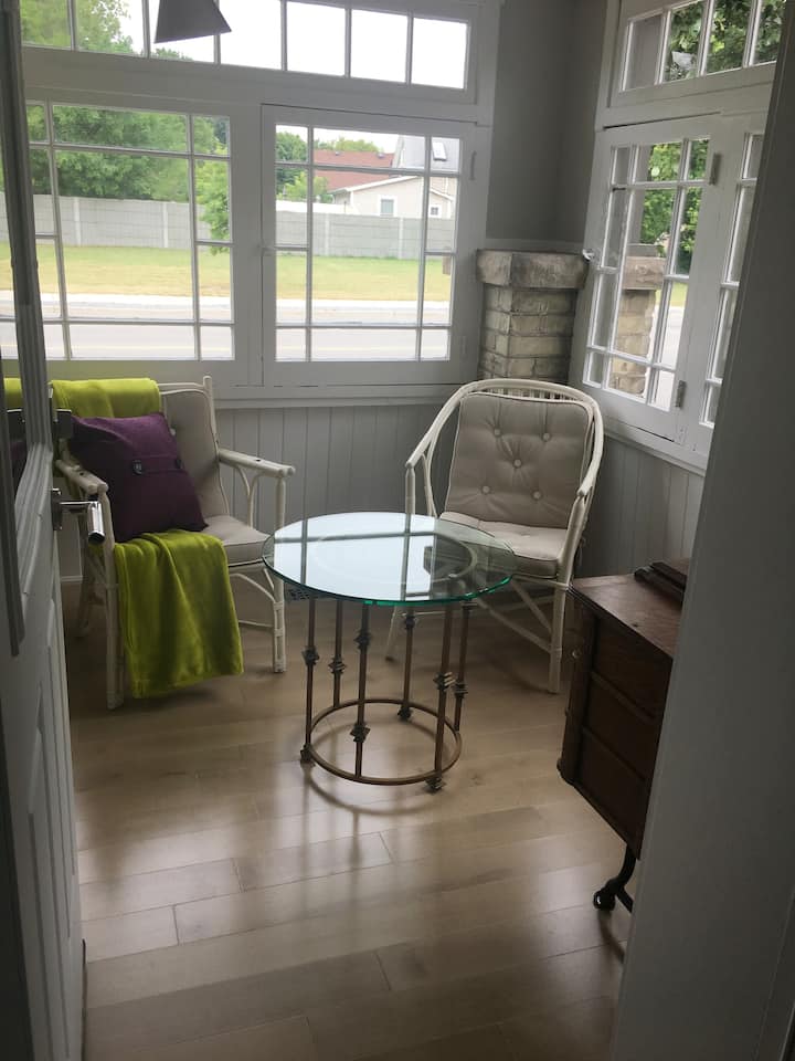Chic Upscale Home Away From Home In Midtown - Kitchener