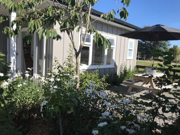 Charming Guest Suite - Masterton