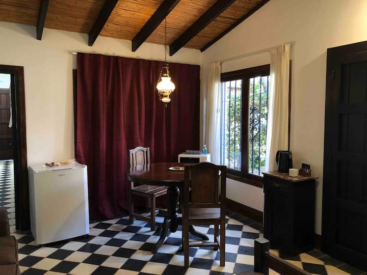 A Small Cottage In The City - Mendoza