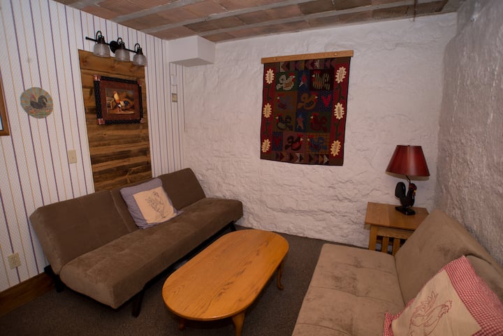 Stone Mill Hotel And Suites - Crate Whirlpool Suite - Lanesboro, MN