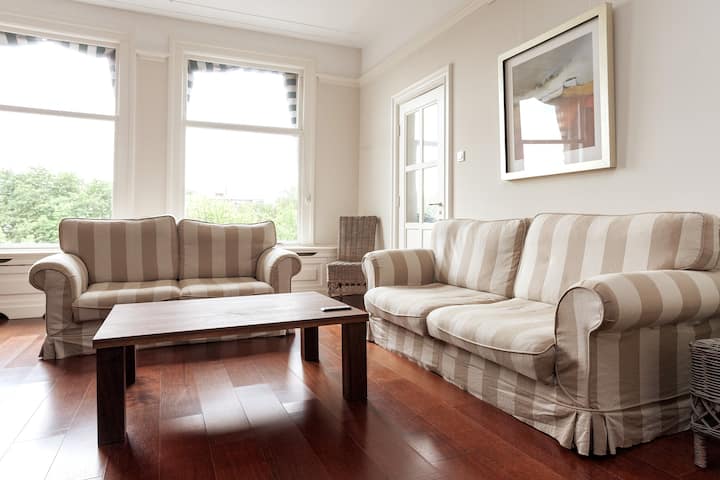 ***** Big Luxurious Townhouse Apartment - The Hague
