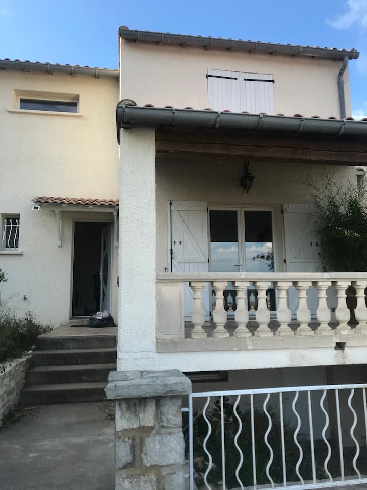 Loue Studio Au Rez De Chaussée D'une Villa - Saint-Gély-du-Fesc