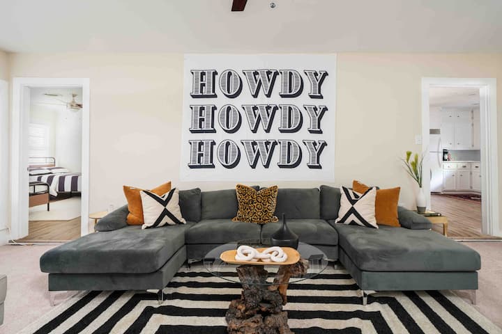 Howdy Fieldhouse • 1950s Chic Only 2 Mi To A&m - Bryan, TX