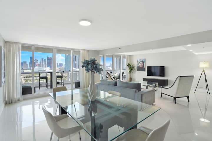 Meet Me In Miami! Impressive Skyline Views +Pool - Miami Beach, FL