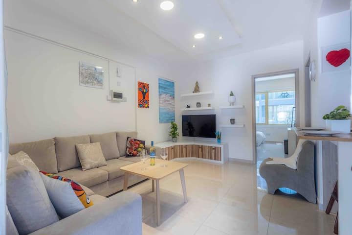 2 Bedroom Apartment Next To Beach & City Center - Larnaca
