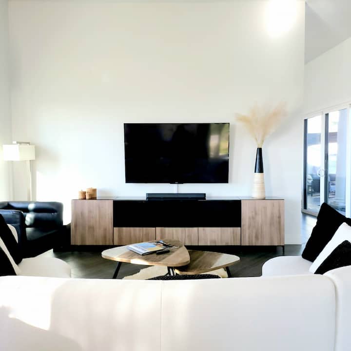 Modern Luxury Home-ocean Views, Pool, Spa, Sauna - San Marcos, CA