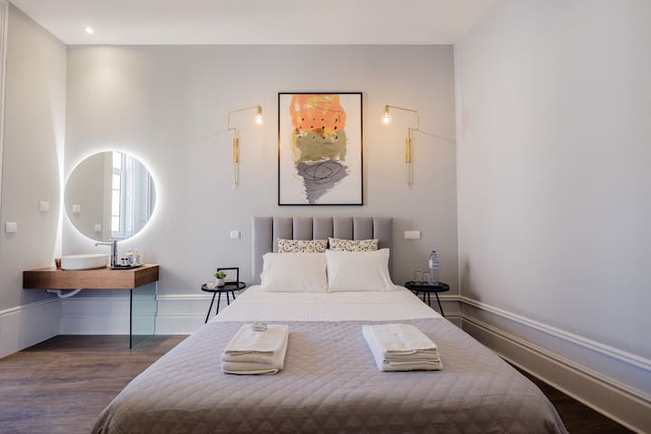 Plaza 2.4- Charming Guesthouse - Porto
