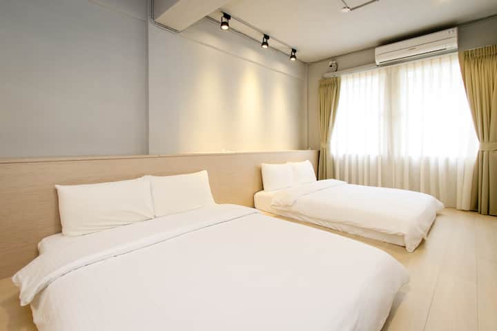 *Whole Apartment Has 2 Bathroom, 3 Min To Mrt - Taipei