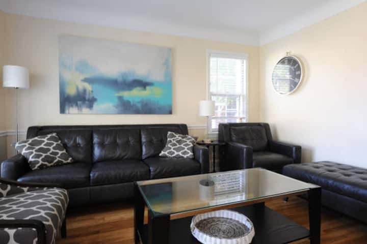 Lamplight House - Quiet Beauty Close To All Downtowns! - Southfield, MI
