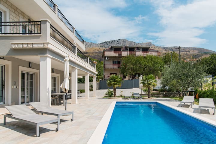 Luxorious & Spacious Family Space At Pool Villa Near Split And Close To Beach - Podstrana