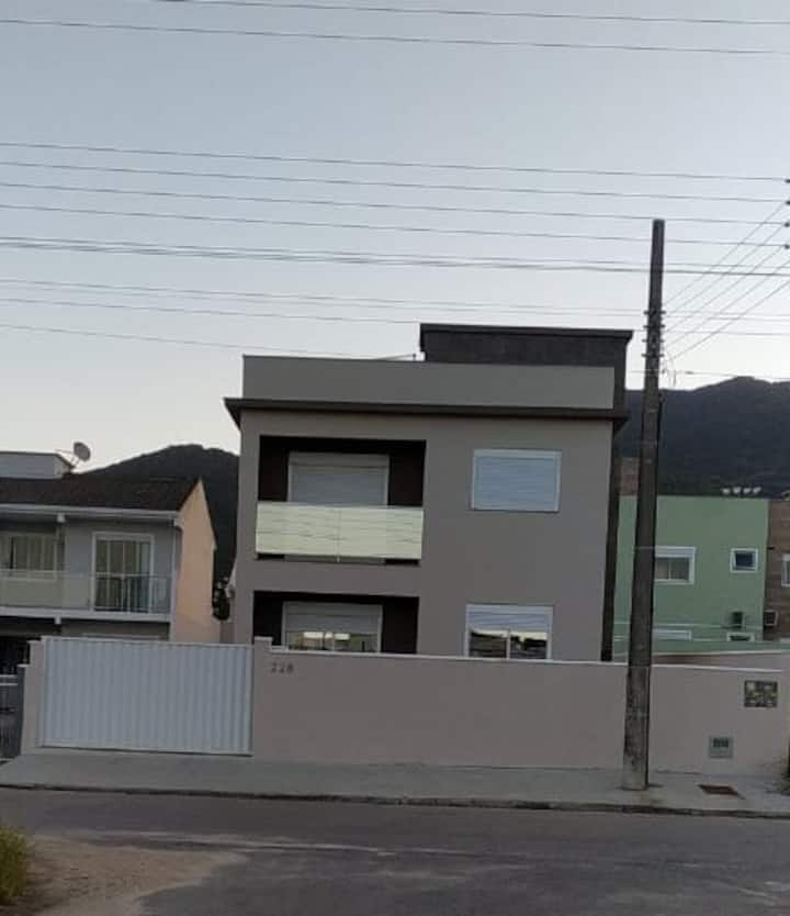 Casa Agradável Com Estacionamento IncluÃdo - Governador Celso Ramos