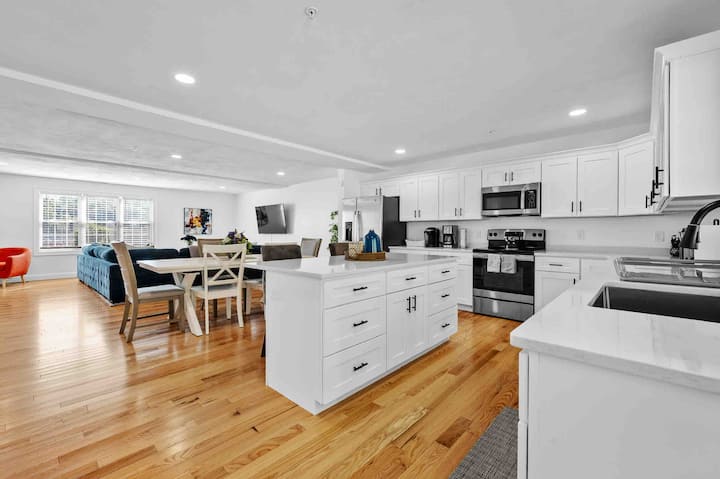 Central Location, 3 Bedroom Luxury Townhouse - Worcester