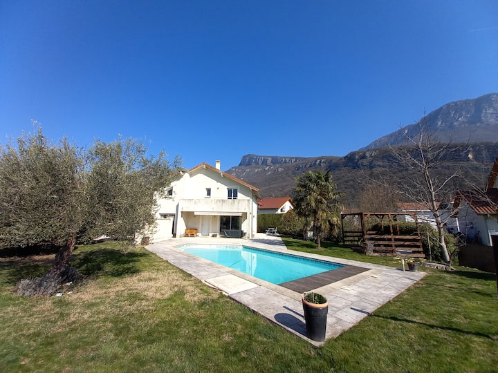 Maison Avec Piscine Et Vue  Idéale Famille - Grenoble