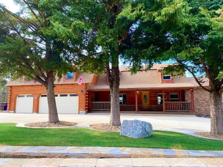 Snowbird Luxury Cabin! A Modern 5 Bedroom Retreat! - Frazier Park, CA