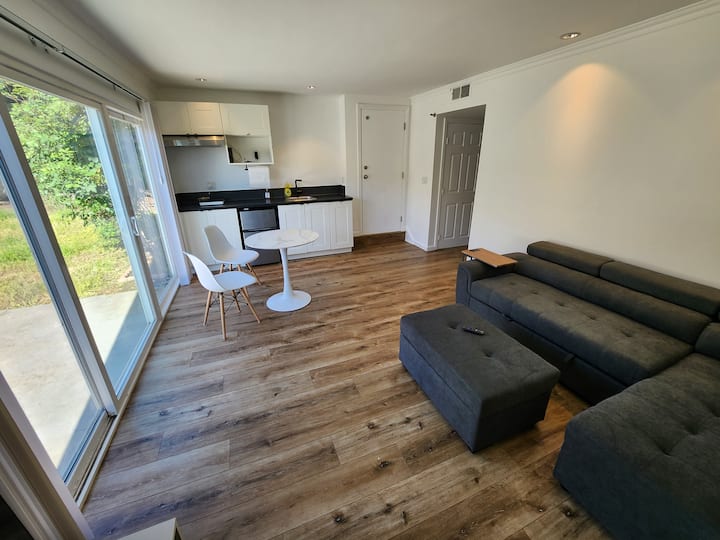 Entire Place 1 Bedroom Suit 獨立進出/步行至餐廰 - 羅蘭崗