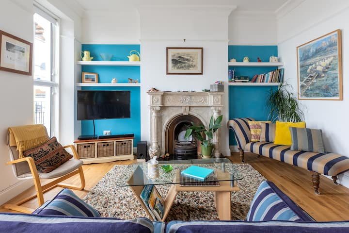 Deal Superb Beach Front Apartment - Deal