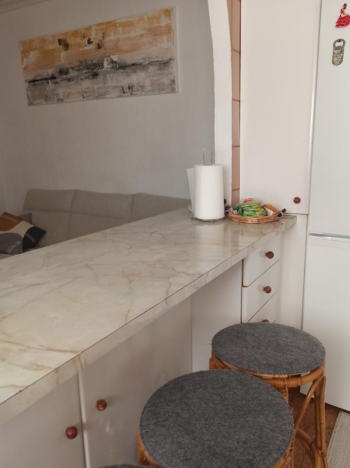 Una Habitación Comfortable Y Muy Luminosa! - Alicante