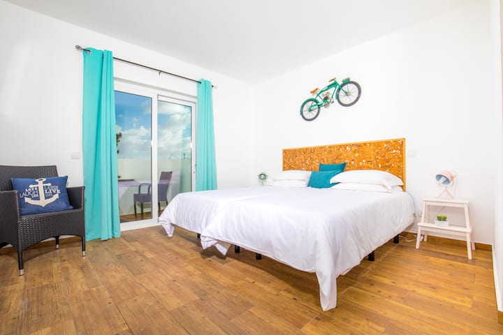 Twin Room W/ Private Bathroom. Breakfast Included - Sagres