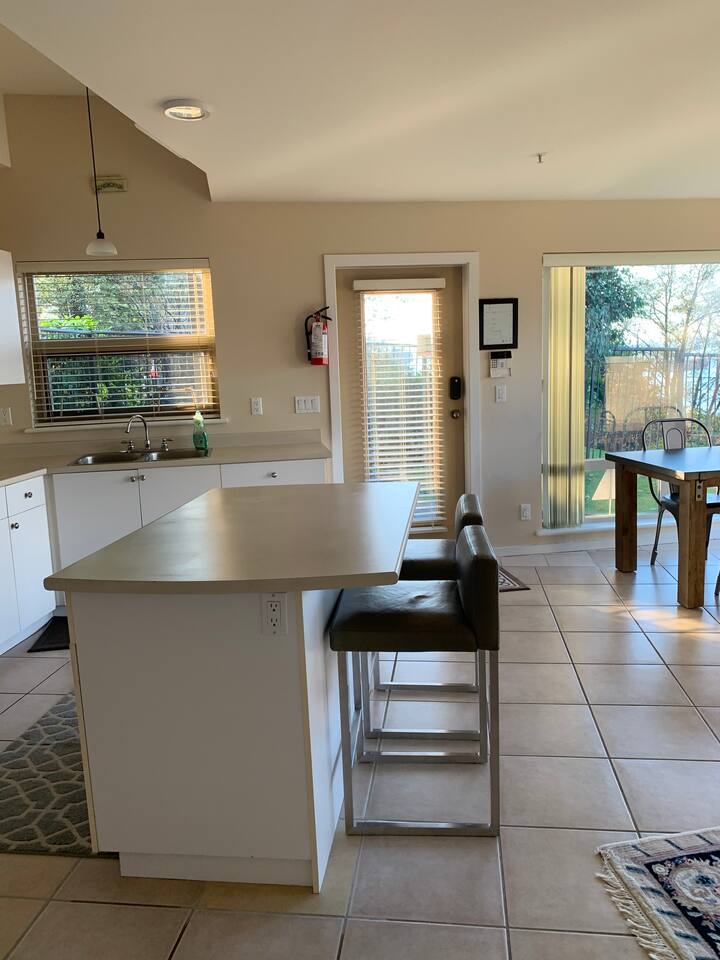 Spacious 2 Bedroom Waterfront Suite - Vancouver