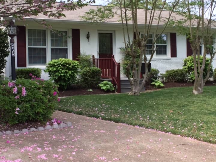 Lakeside Living - Virginia Beach, VA