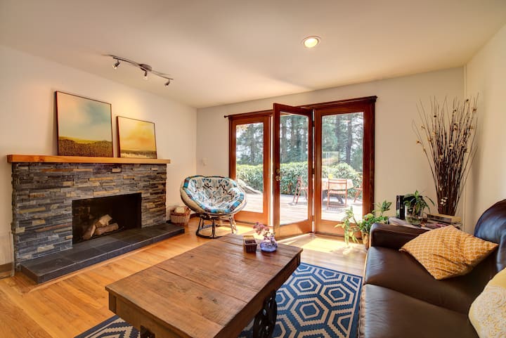 Central Sammamish Home With Private Setting - Sammamish, WA