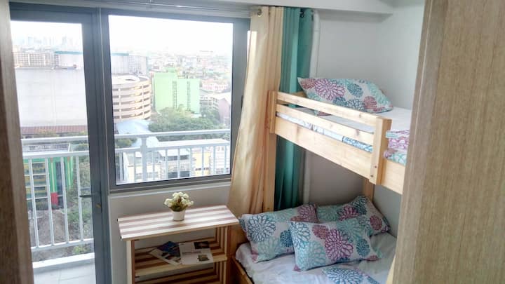 Cozy Inn W/ Wifi&netflix.near Malls,resto&transpo - Quezon City
