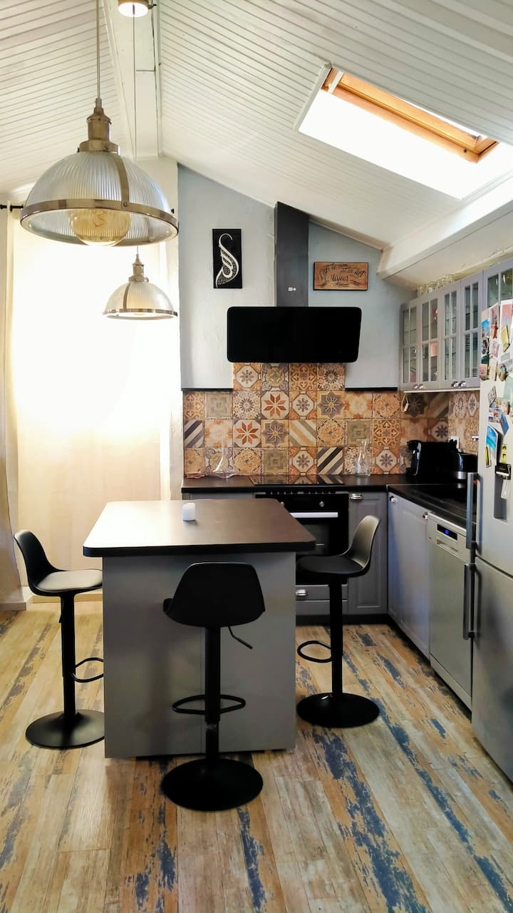 Joli Nid Ensoleillé Avec Terrasse - Grasse