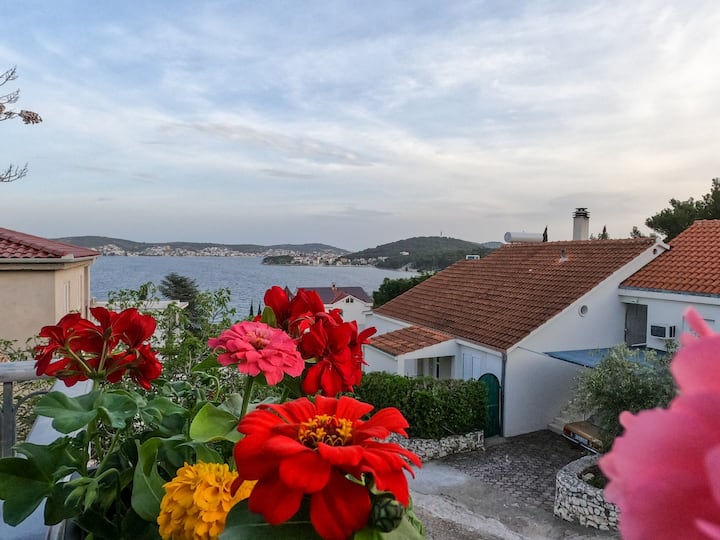 Kn House With Large Terrace - Sevid
