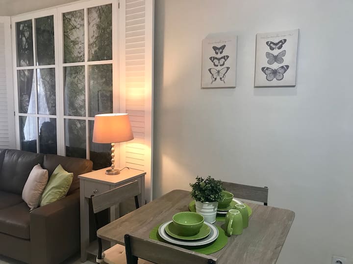 Near Airport Cozy Apartment - 1 Bedroom & Kitchen - Soekarno-Hatta Airport - Jakarta (CGK)