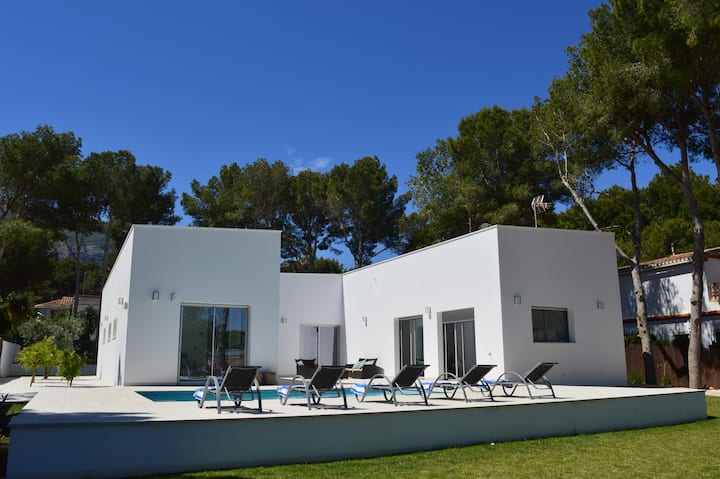 Thoroughly Modern Villa, 5 Mins From The Sea - Denia